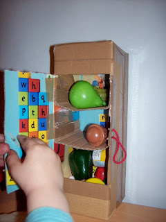 sunnydaytodaymama: Cardboard box fridge