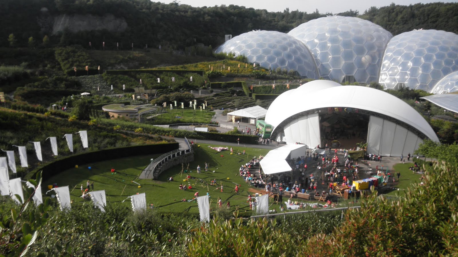 Glad Nomad: A Visit to the World's Largest Bio-domes