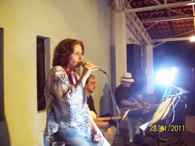 DIUMTUDO: Eva canta Villa-Lobos e Chiquinha Gonzaga