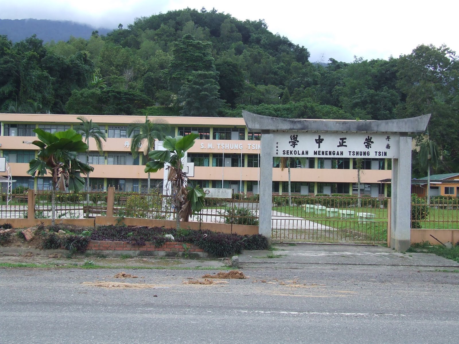 TENOM,SABAH: SM Tshung Tsin Tenom