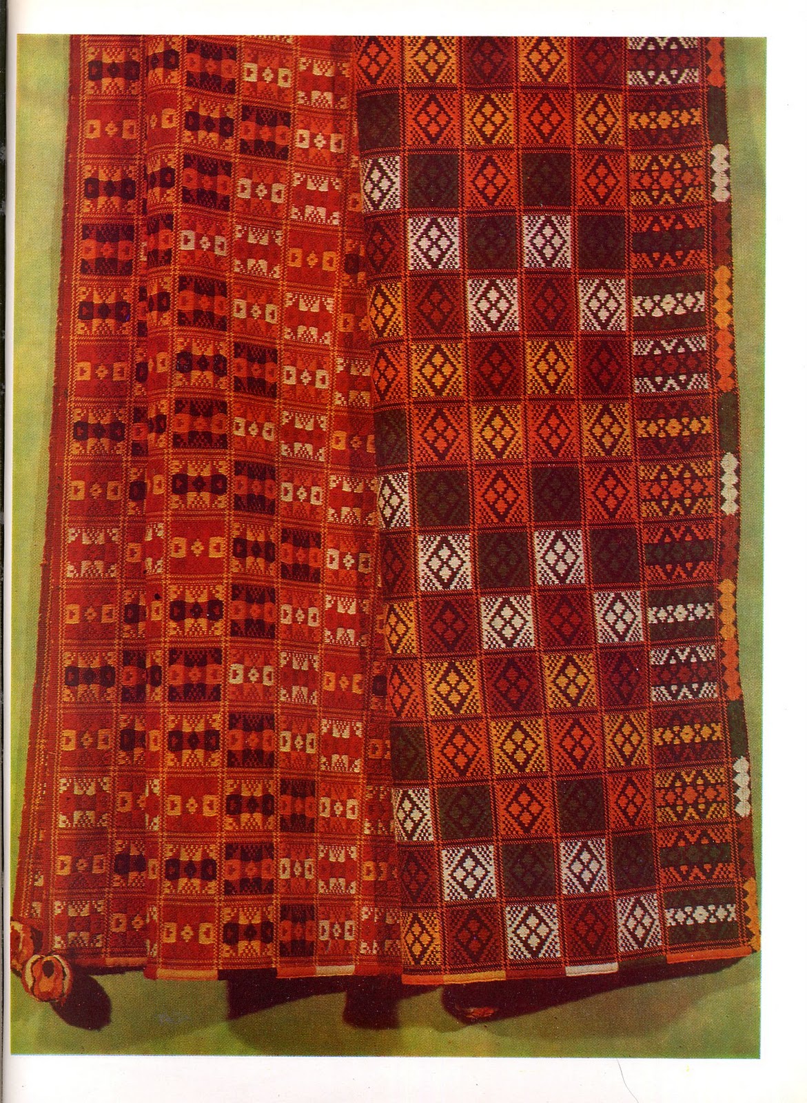 FolkCostume&Embroidery: Plakhta, a closeup view