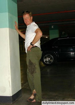 Traveling around the City in Barefoot (22 pics)