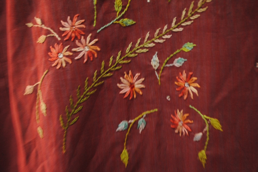Wonderful beads and handmade embroidery: Design sulaman benang