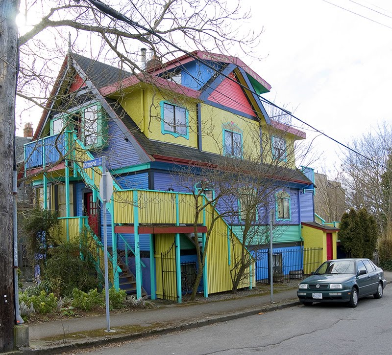 Rambling Artists: A house of colours