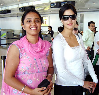 katrina kaif - Wallpapers and Videos: Katrina Kaif with fans