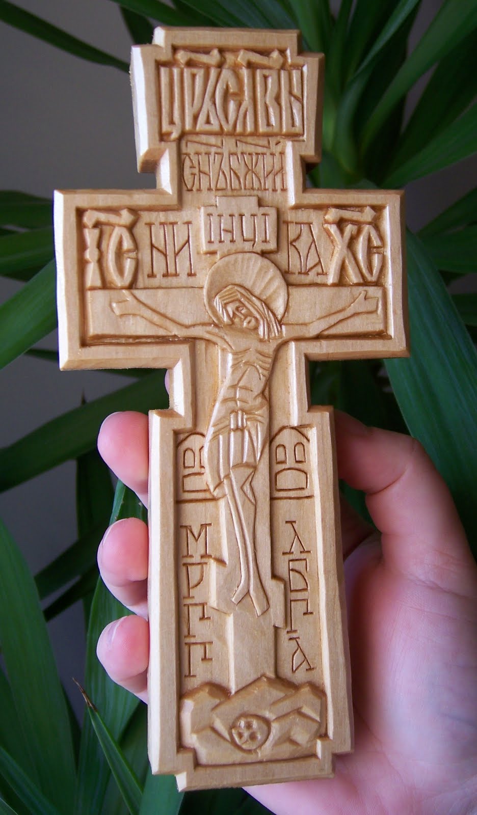 Blogul lui Răzvan Codrescu: SUB SEMNUL SFINTEI CRUCI