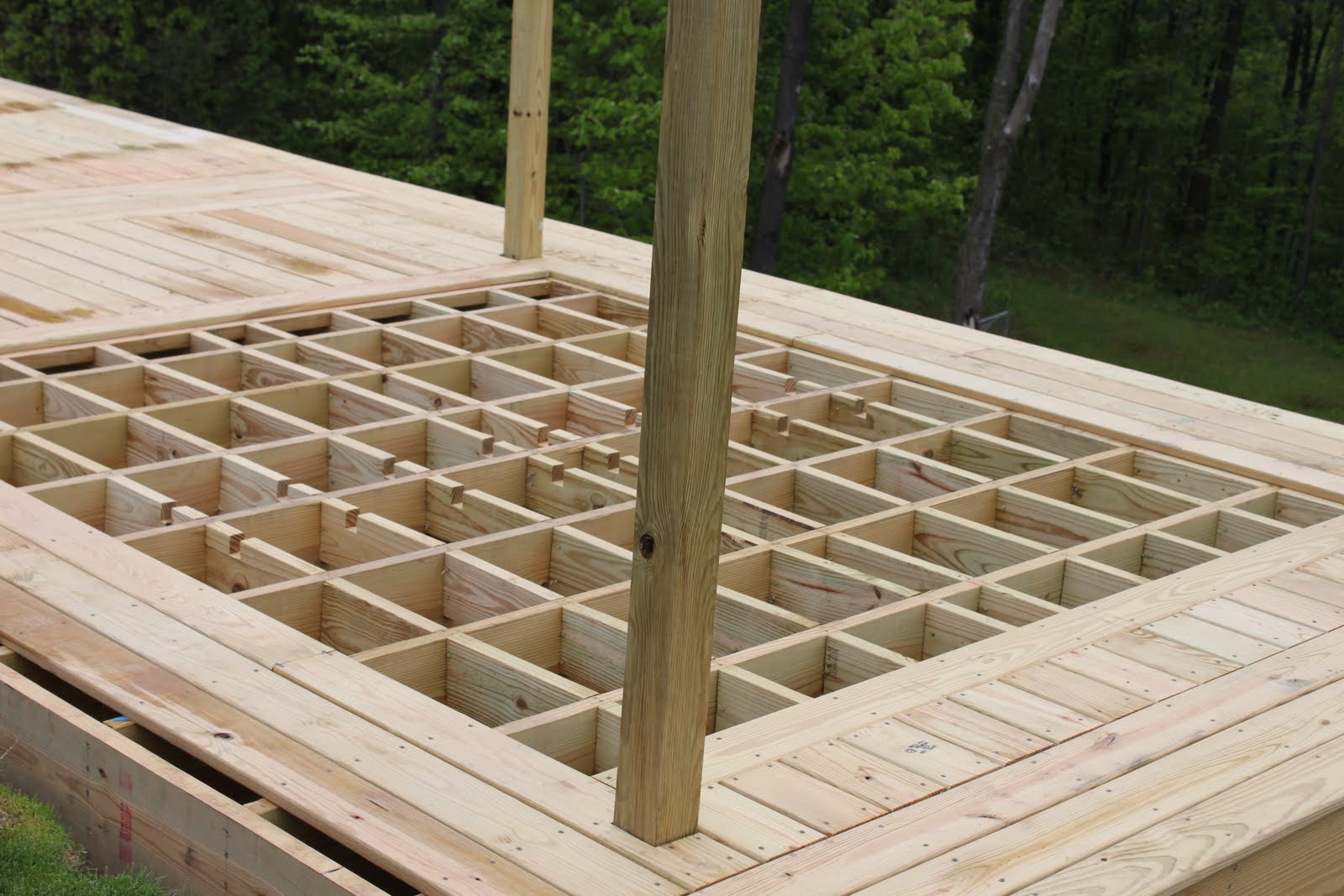 Engutan's Deck Mania: Diagonal Floor Boards and Railing Post