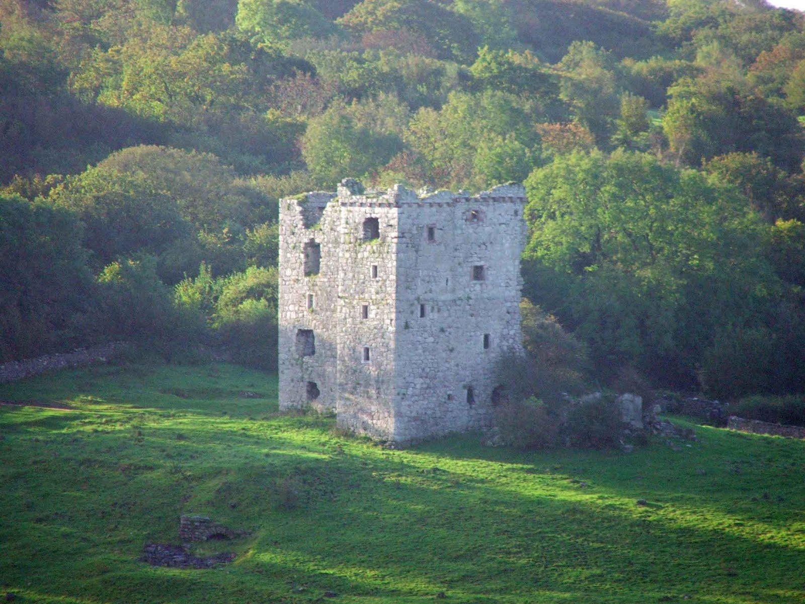 The castles, towers and fortified buildings of Cumbria: Arnside Tower ...