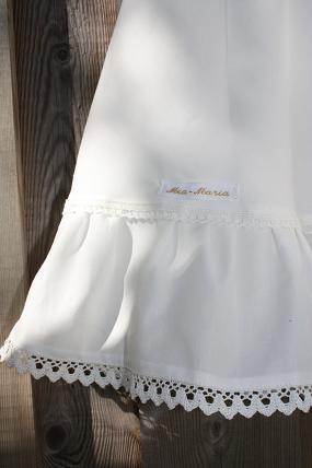 kinoko: Vit kjol med spets och volang