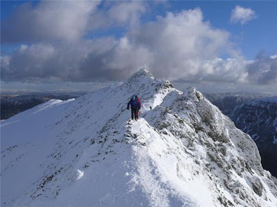www.mountainguides.co.uk: Winter Skills on Striding Edge, Snow, Ice and ...