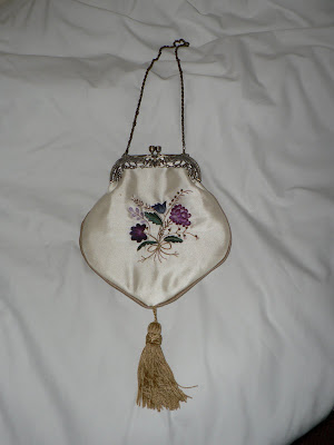 Su's Silks and Shinies: Embroidered Reticule 18th Century design