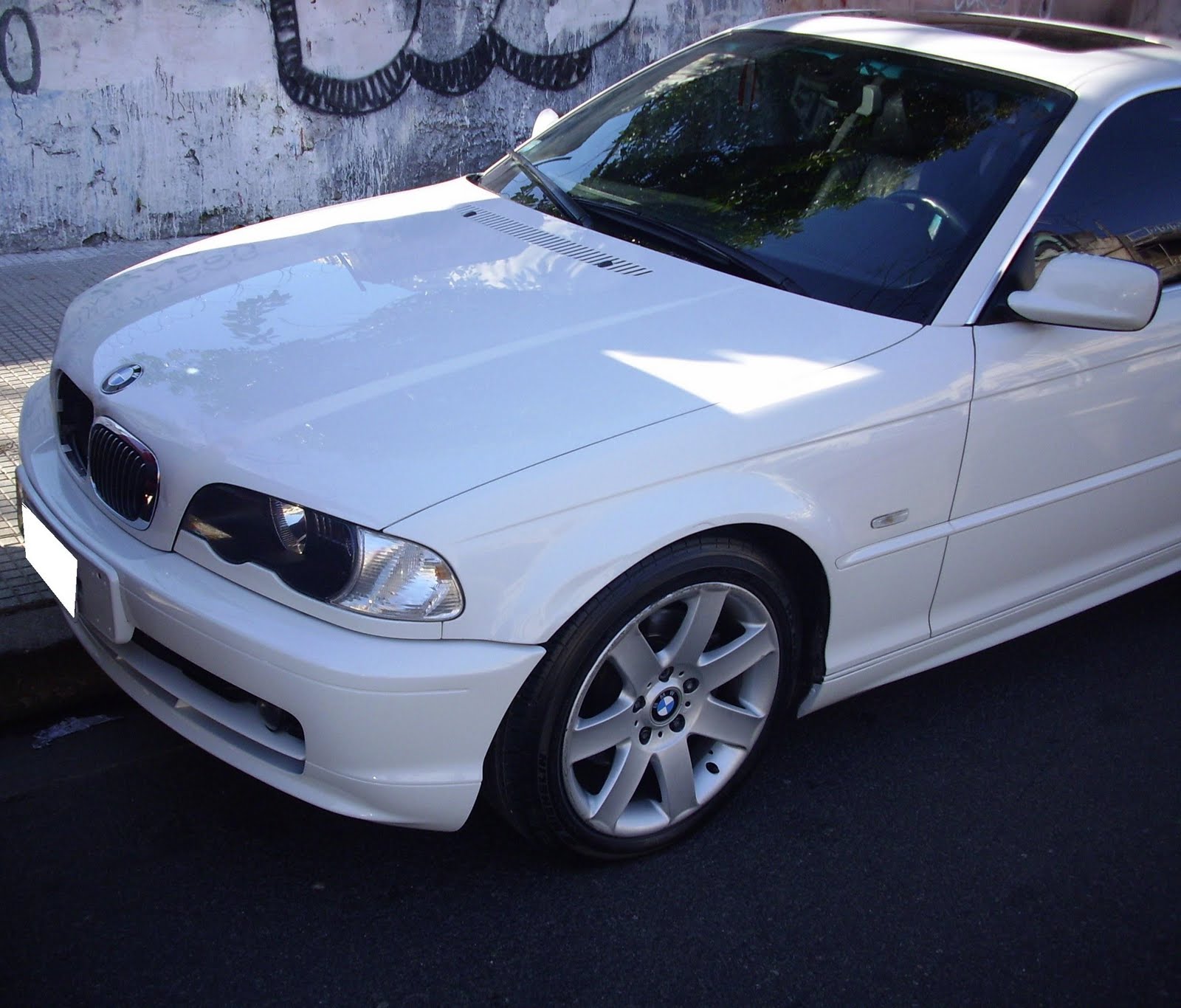 AUTOS: BMW 328 NAFTA 2001