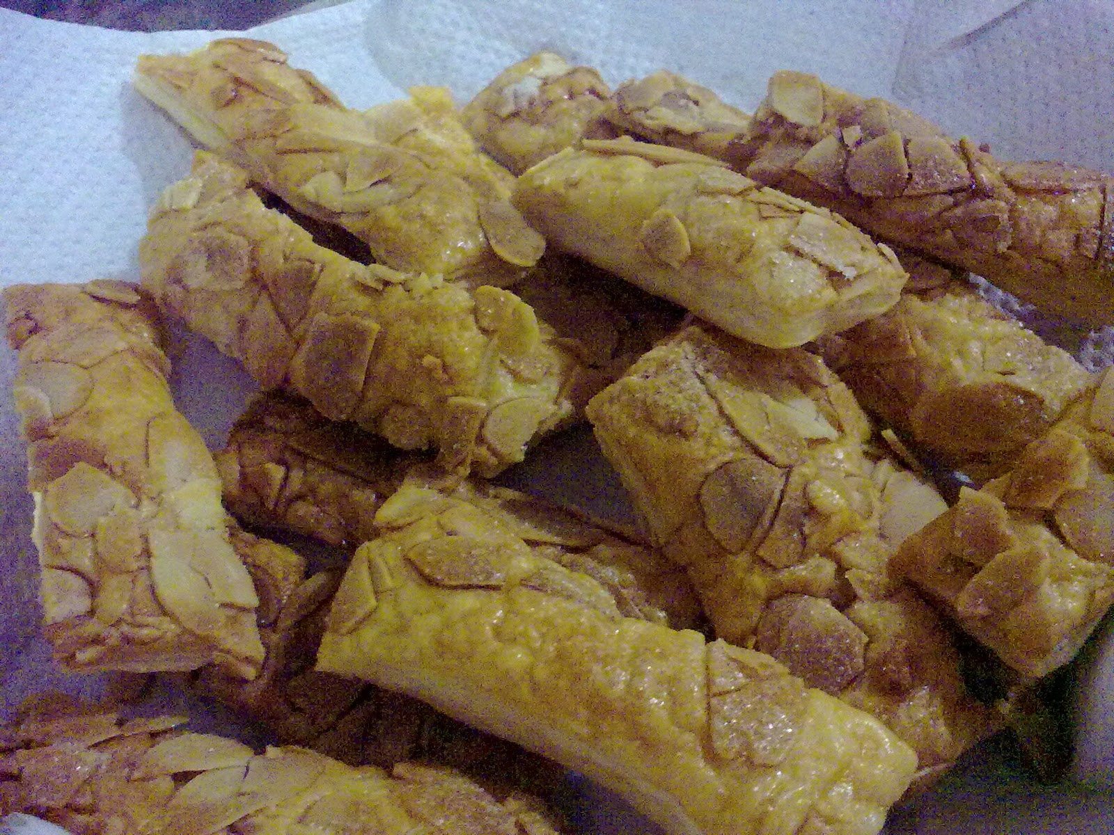 Jes's Deli Corner: Almond Puff Pastry