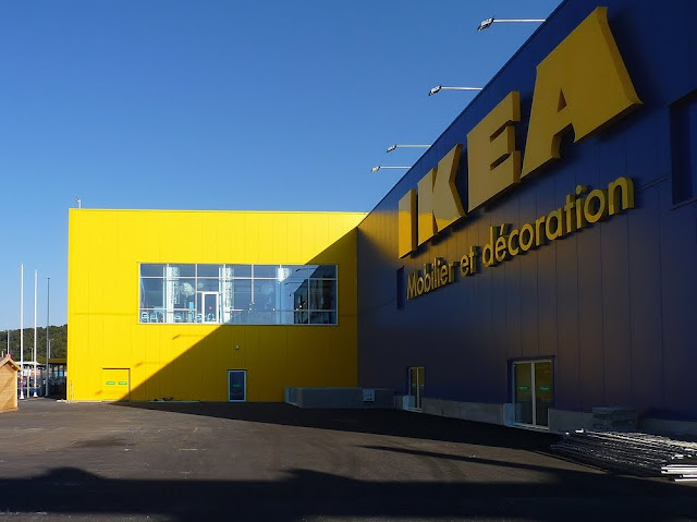 Avignon in Photos: Ikea wins