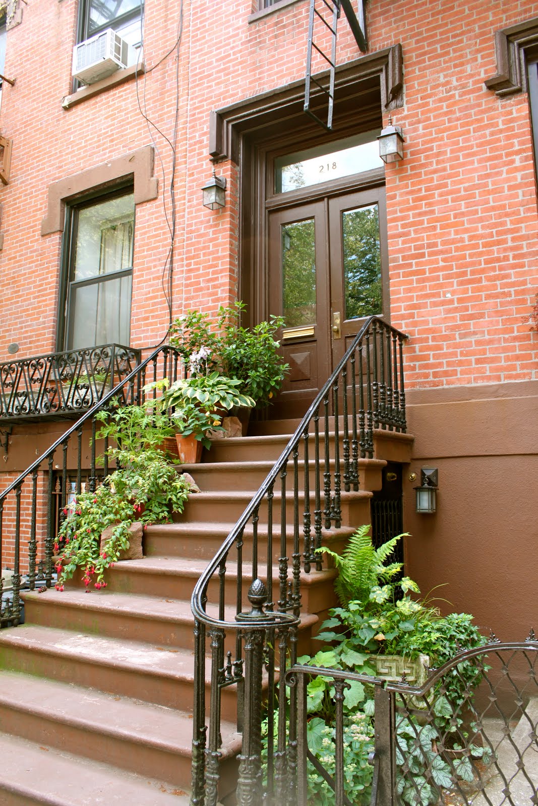 Stoopin' Around: Stoops in Brooklyn Heights