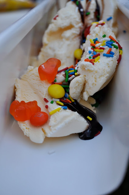 Palmer Ponderings...: World's BIGGEST Ice Cream Sundae