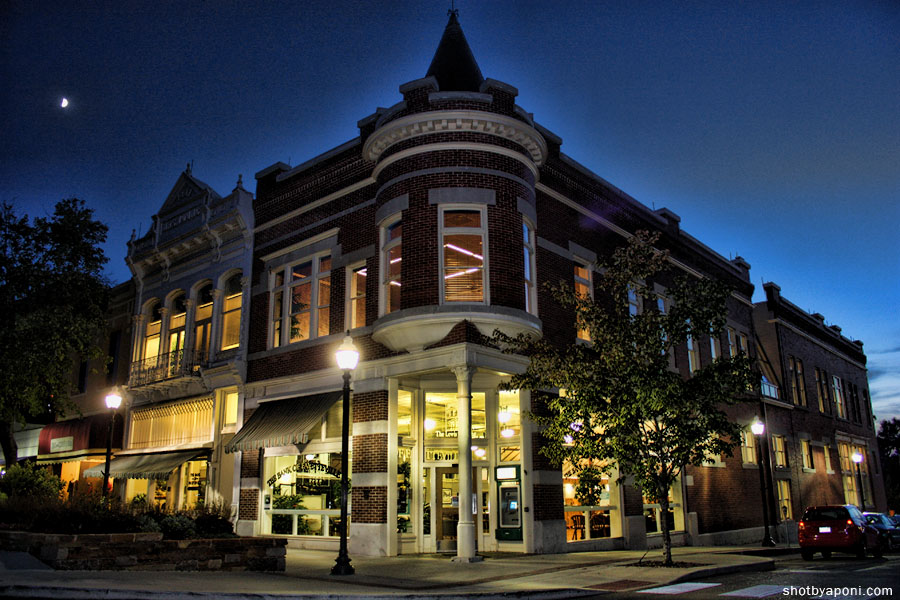 Shot By Aponi: Dickson Street and The Square in Fayetteville, AR