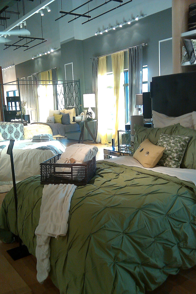 FOCAL POINT STYLING: SIMPLE & ORGANIC VIGNETTES OF WEST ELM