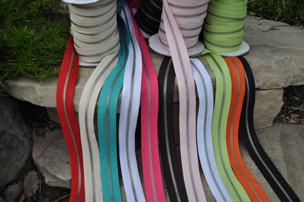 Material Girls Quilts: Zippers, a fun funky embellishment!