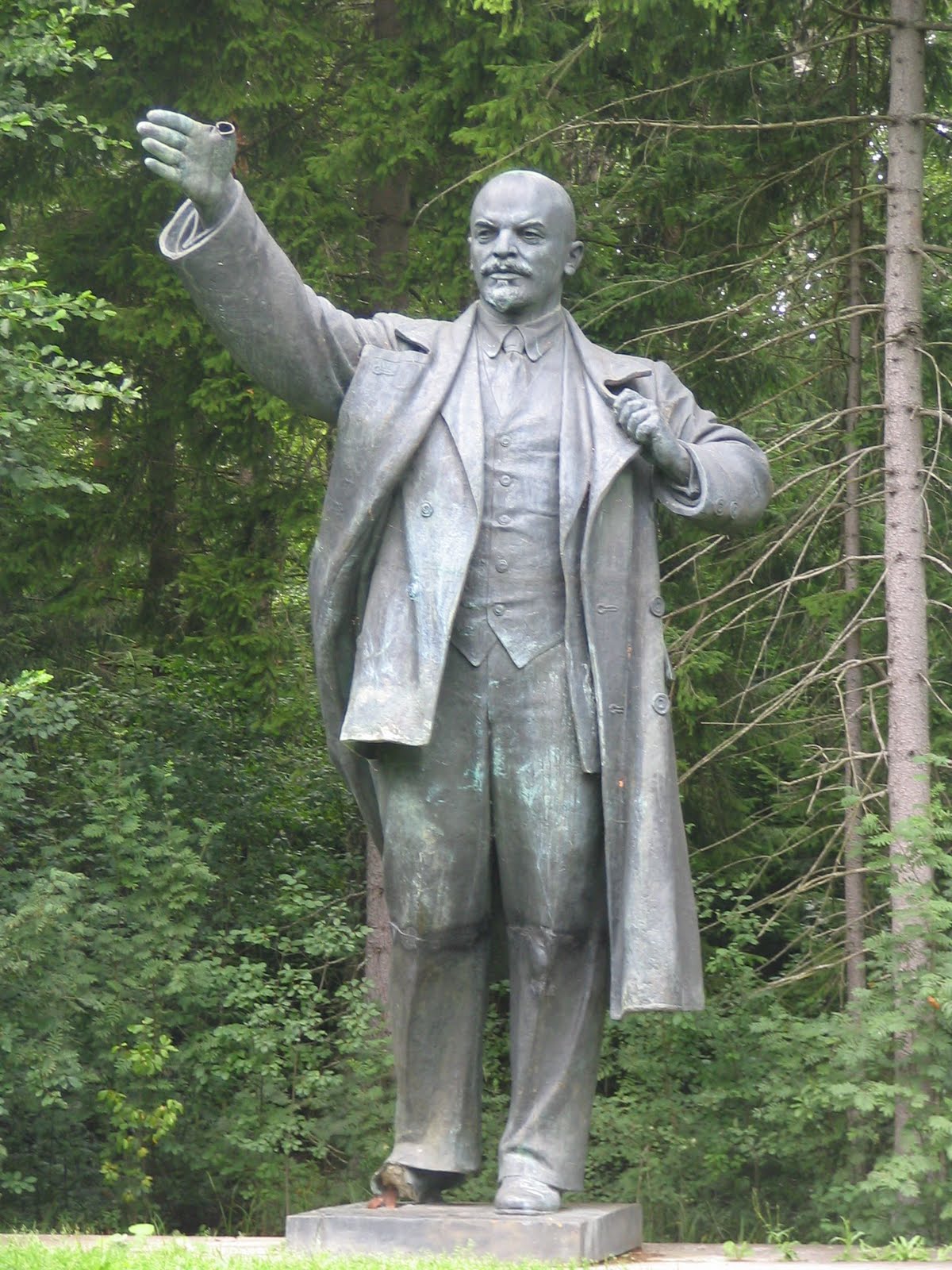 Ode Street Tribune: Lenin in Rosslyn