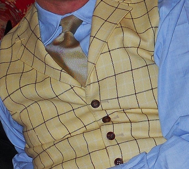 Maxminimus: Pinned Collars: An Elegant Solution to an Irrelevant Problem