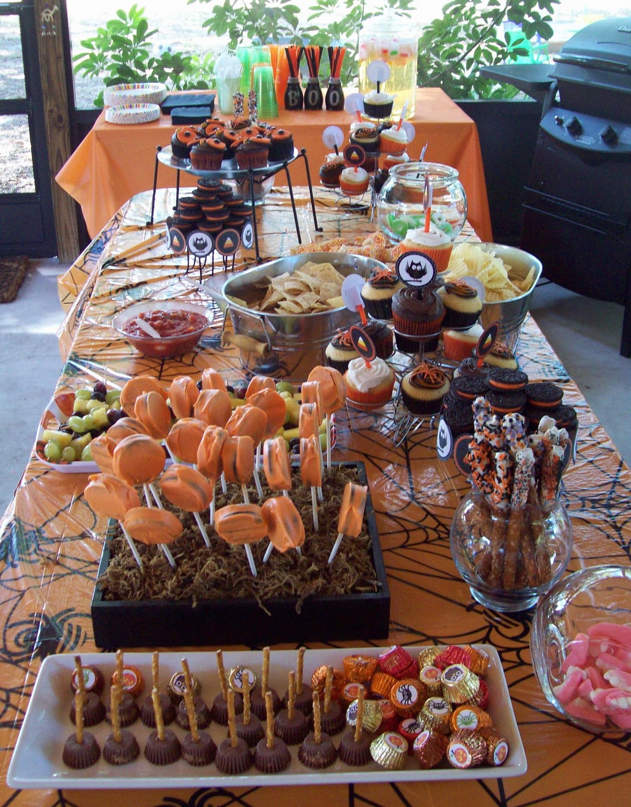 lizard & ladybug: Halloween Carnival (the sweets and treats)