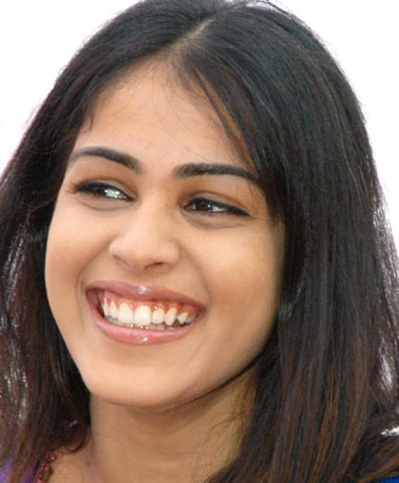 zapegato 1: Genelia D'Souza Cute Smile face photo's