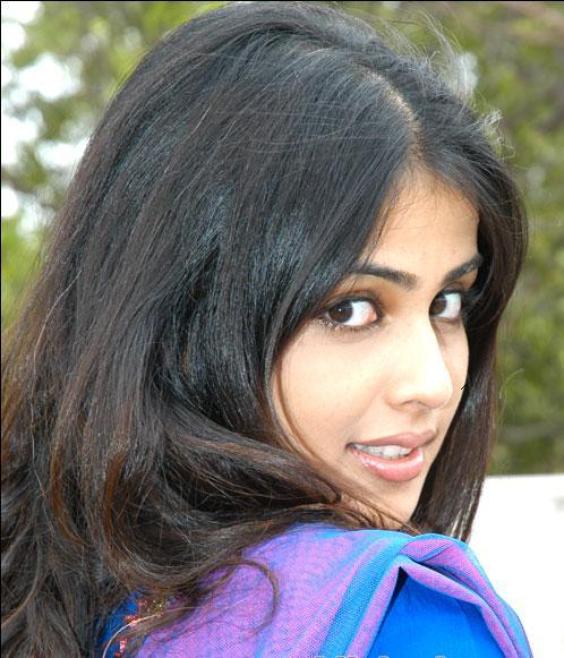 zapegato 1: Genelia D'Souza Cute Smile face photo's
