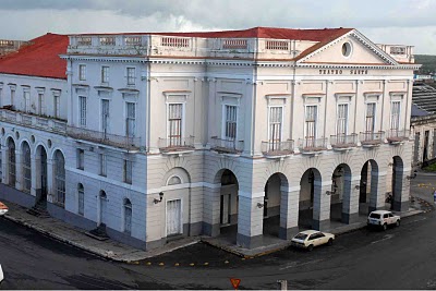 Pedazo de Cuba: ¿Nueve musas en el teatro Sauto?