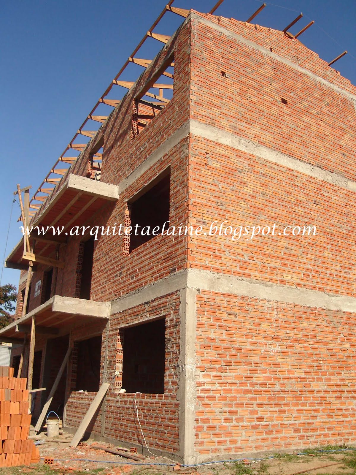 Arquiteta Elaine: Prédio Residencial de 3 Pavimentos