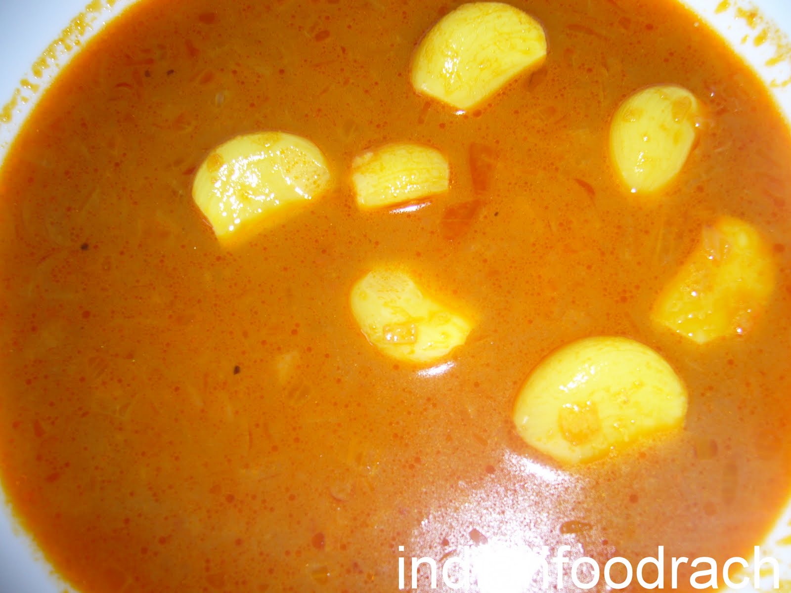 INDIAN FOOD: Garlic curry ( poondu kulumbu/ belluli saaru)