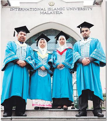 memorabilia mr fotografer::..: New design of IIUM convocation attire