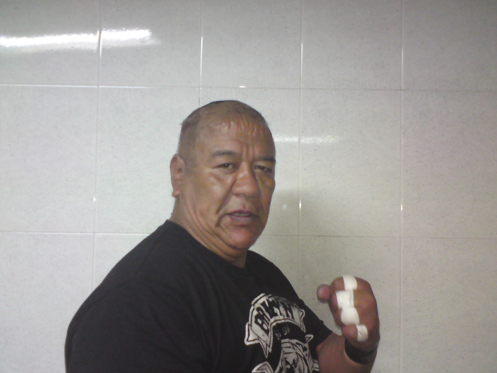 ESTRELLAS DEL RING.: Enrique Vera rapó a El Verdugo en Guerra de Leyendas.