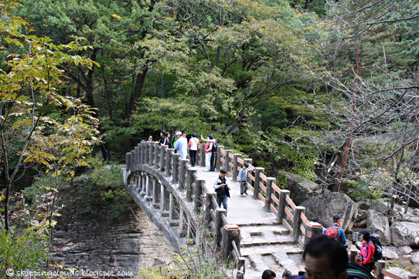 Skipping Clouds: Visiting Sinheungsa Temple, Biseondae, and ...