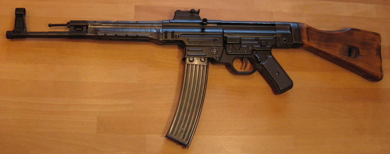 Historia del S.V.A.: El subfusil Star "Z-45".