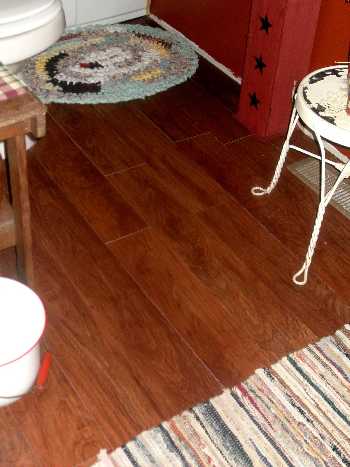 CONFESSIONS OF A CRAFTY QUEEN*~*..: ..OUR BATHROOM DISASTER BEFORE AND ...