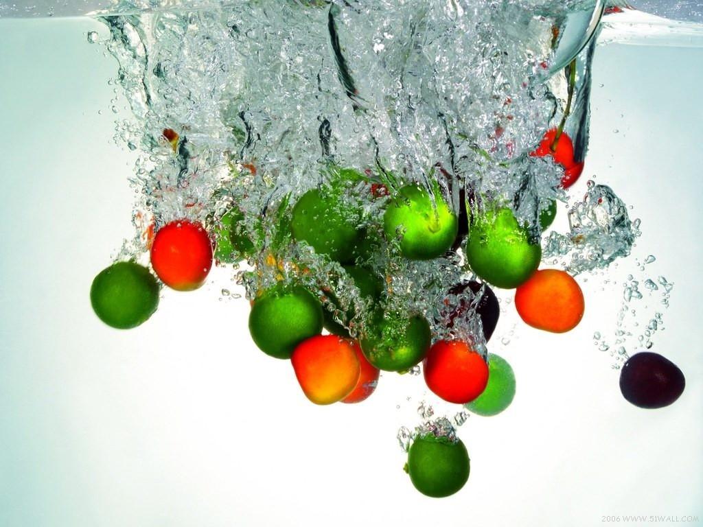 online earning tips: Fresh Fruit in Water-Amazing photography
