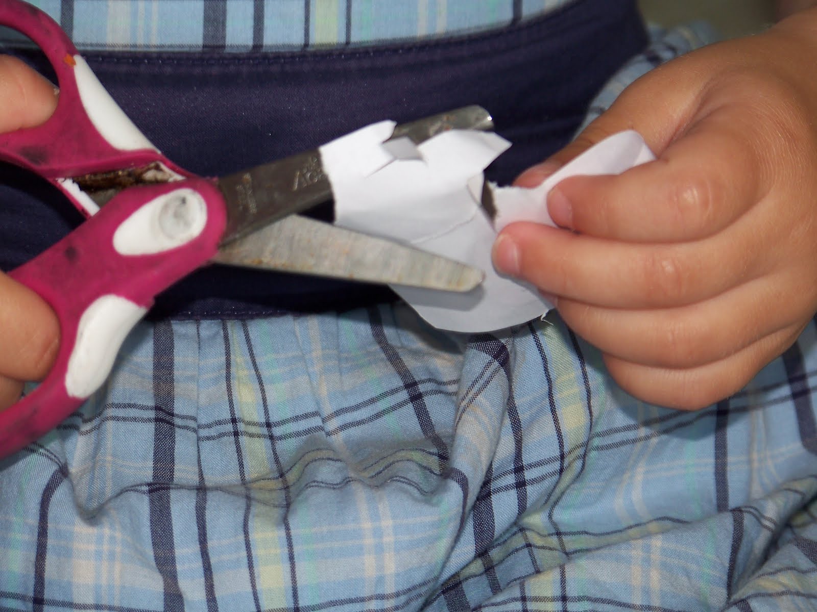 My Four Girls: Em's scissor skills