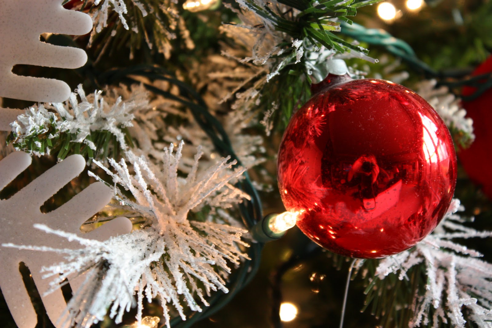 The Yellow Cape Cod: DIY Faux Tree Flocking Tutorial