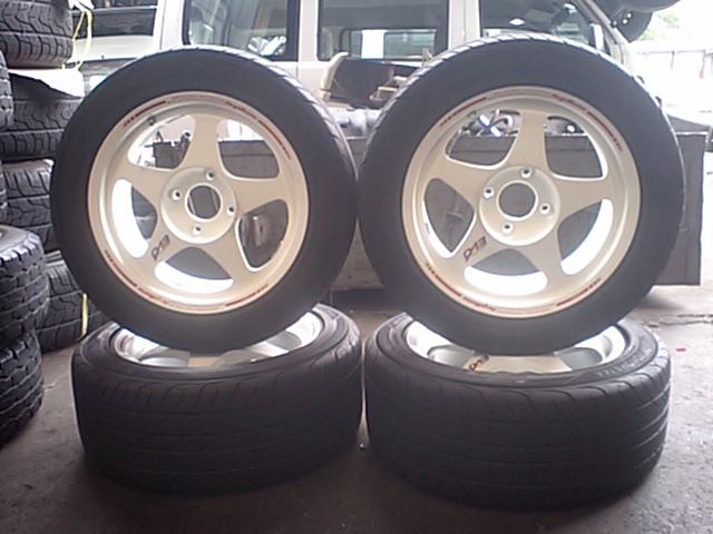 Kedai Halfcut: RIM > 16 INCHI > EVO REGAMASTER