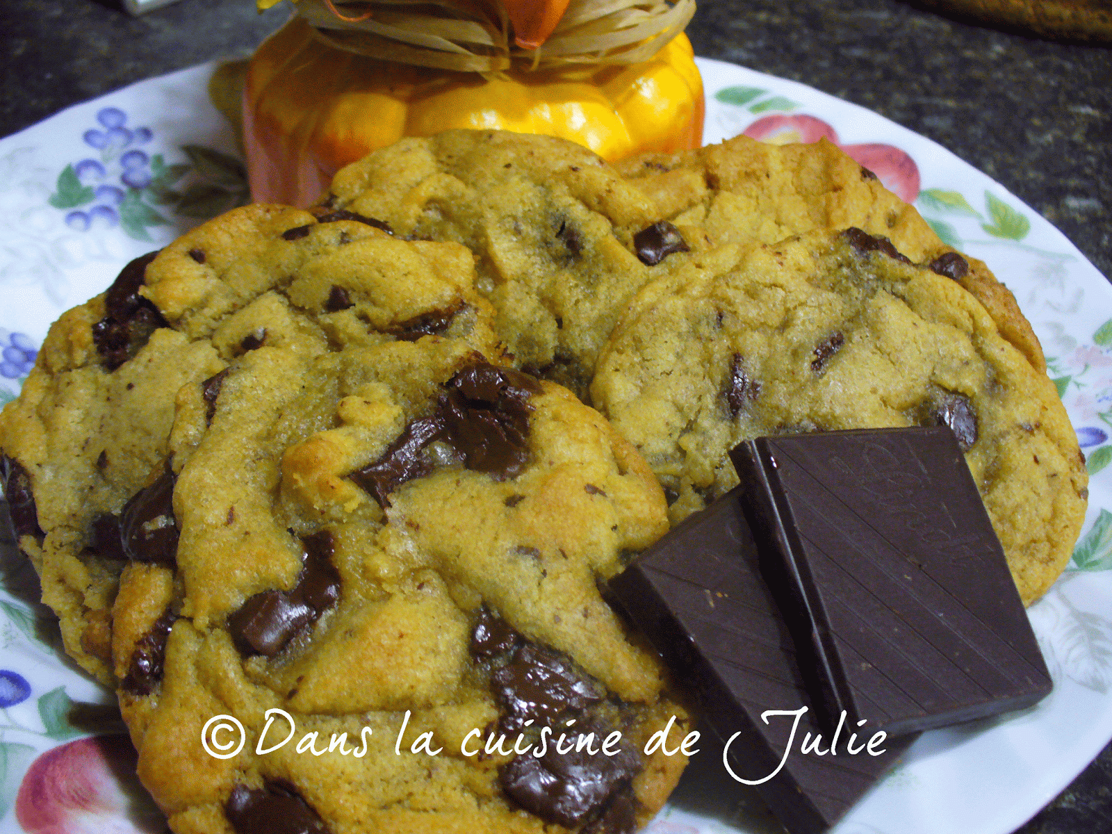 DANS LA CUISINE DE JULIE: Biscuits moelleux aux brisures de chocolat