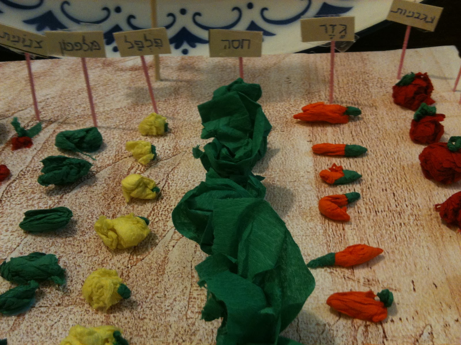 השפה העיצובית של תמרינה Design language by Tamar's: בערוגת הגינה מסביב ...