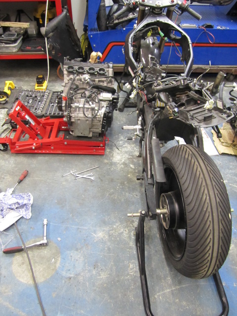 Engine swaps: Fitting gsxr 1000 -05 engine to gsxr 600 -98 srad frame