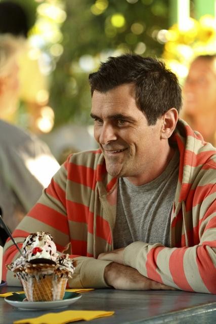 Hoodie worn by Phil Dunphy in Modern Family : r/HelpMeFind