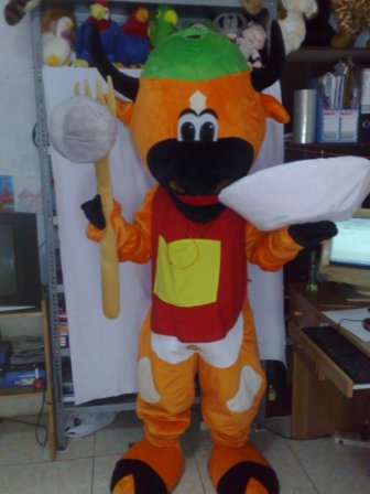 RAJA BONEKA: Maskot binatang sapi