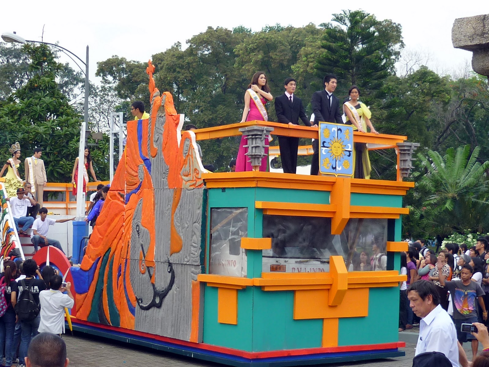 postcards from miss igorota: Miss Iggy at the Q Parade