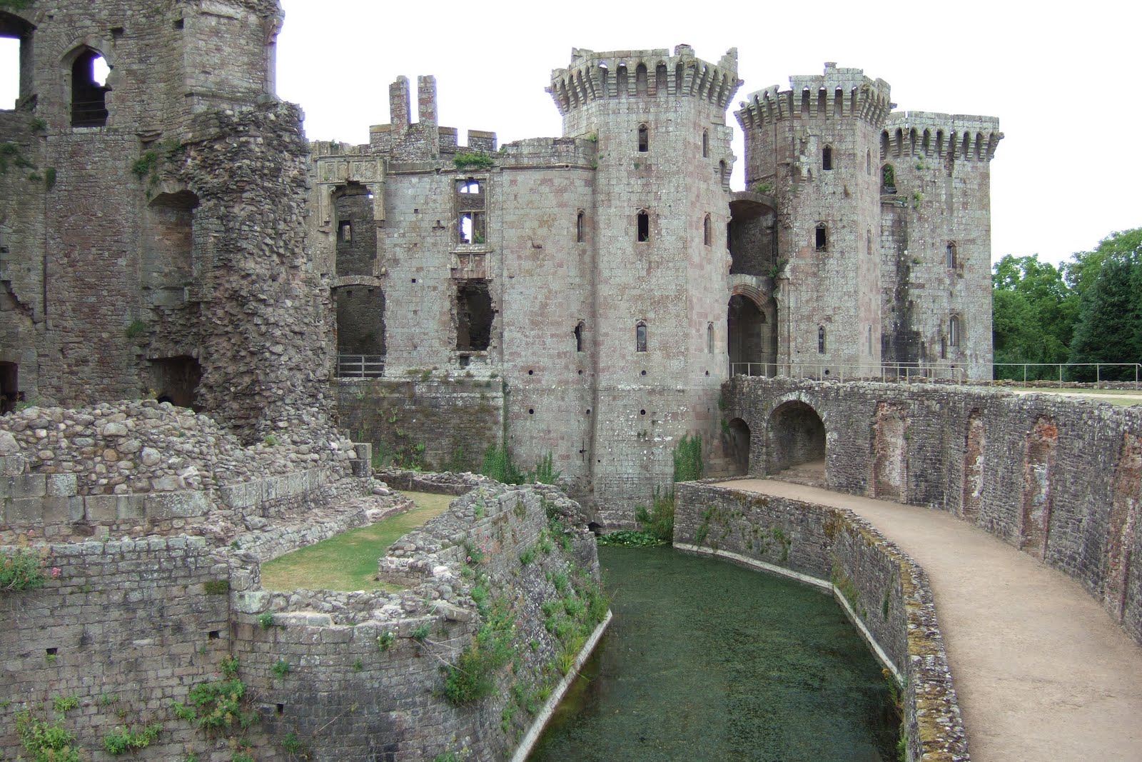 PHOTOS2PLEASEU: RAGLAN CASTLE