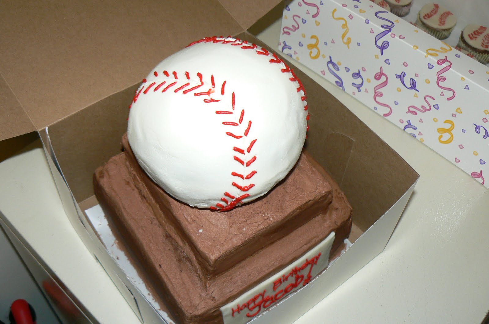 Kelly Roberts Designs: Baseball Trophy Cake