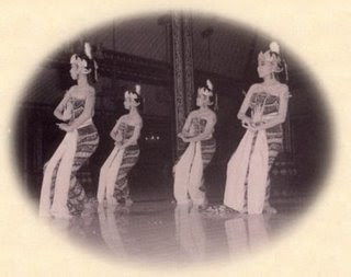 Indonesian dance: serimpi dance