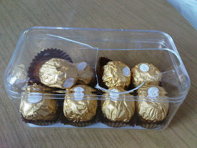 Minggg: How to open Ferrero Rocher box